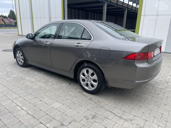 Honda Accord 2007 in Vilnius on AUTOMOTO.COM.LV Grey Honda Accord 2007 in Vilnius, with an engine capacity of 2.00 L and mileage of 180 thousand km for 1900 €, photo 3 on AUTOMOTO.COM.LV