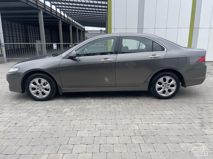 Grey Honda Accord 2007 in Vilnius, with an engine capacity of 2.00 L and mileage of 180 thousand km for 1900 €, photo 4 on AUTOMOTO.COM.LV