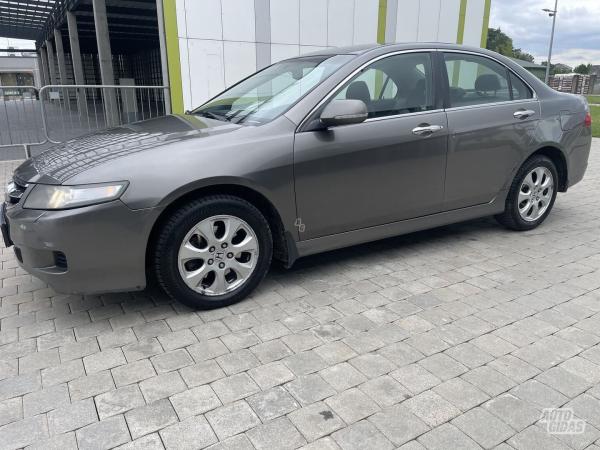 Honda Accord 2007 in Vilnius on AUTOMOTO.COM.LV Grey Honda Accord 2007 in Vilnius, with an engine capacity of 2.00 L and mileage of 180 thousand km for 1900 €, photo 6 on AUTOMOTO.COM.LV