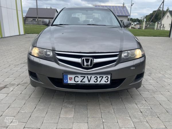 Honda Accord 2007 in Vilnius on AUTOMOTO.COM.LV Grey Honda Accord 2007 in Vilnius, with an engine capacity of 2.00 L and mileage of 180 thousand km for 1900 €, photo 8 on AUTOMOTO.COM.LV