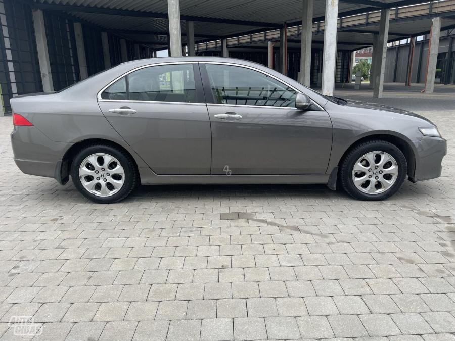 Grey Honda Accord 2007 in Vilnius, with an engine capacity of 2.00 L and mileage of 180 thousand km for 1900 €, photo 11 on AUTOMOTO.COM.LV