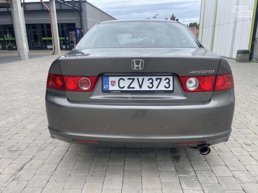 Grey Honda Accord 2007 in Vilnius, with an engine capacity of 2.00 L and mileage of 180 thousand km for 1900 €, photo 15 on AUTOMOTO.COM.LV