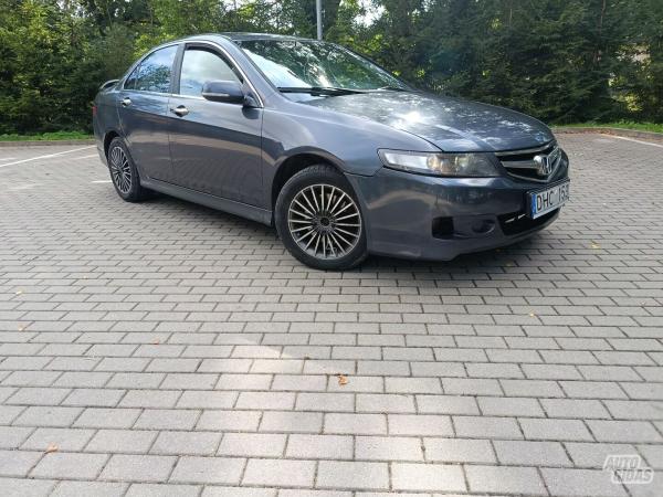 Grey Honda Accord 2007 in Siauliai, with an engine capacity of 2.20 L and mileage of 460 thousand km for 1150 €, photo 3 on AUTOMOTO.COM.LV