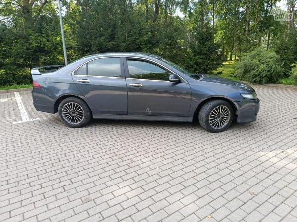 Grey Honda Accord 2007 in Siauliai, with an engine capacity of 2.20 L and mileage of 460 thousand km for 1150 €, photo 9 on AUTOMOTO.COM.LV