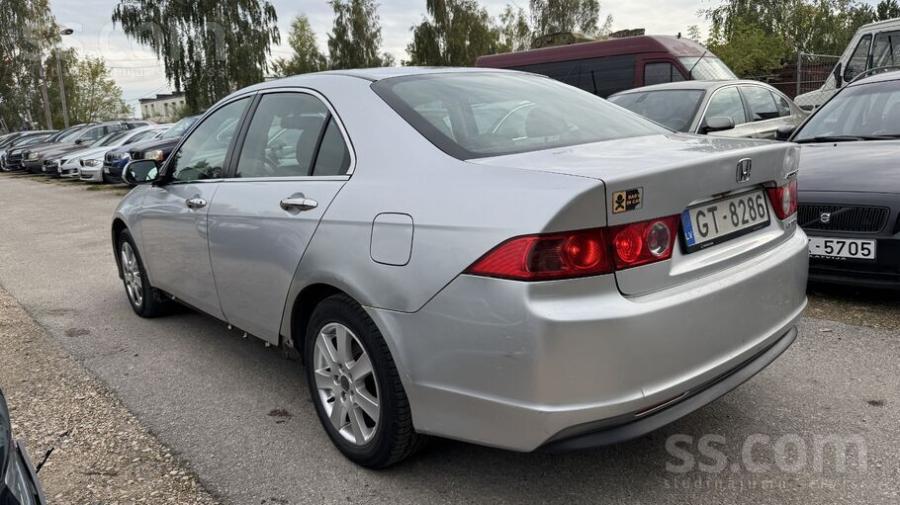 Grey Honda Accord 2007 in Riga, with an engine capacity of 2.20 L and mileage of 297 thousand km for 1450 €, photo 3 on AUTOMOTO.COM.LV