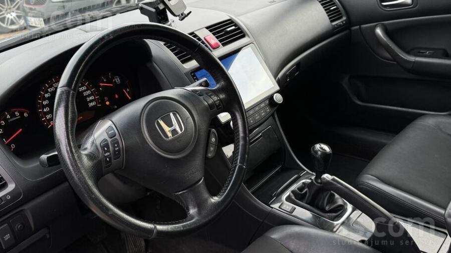 Grey Honda Accord 2007 in Riga, with an engine capacity of 2.20 L and mileage of 297 thousand km for 1450 €, photo 6 on AUTOMOTO.COM.LV
