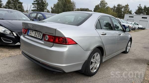 Grey Honda Accord 2007 in Riga, with an engine capacity of 2.20 L and mileage of 297 thousand km for 1450 €, photo 4 on AUTOMOTO.COM.LV