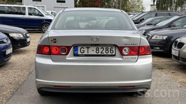 Grey Honda Accord 2007 in Riga, with an engine capacity of 2.20 L and mileage of 297 thousand km for 1450 €, photo 5 on AUTOMOTO.COM.LV