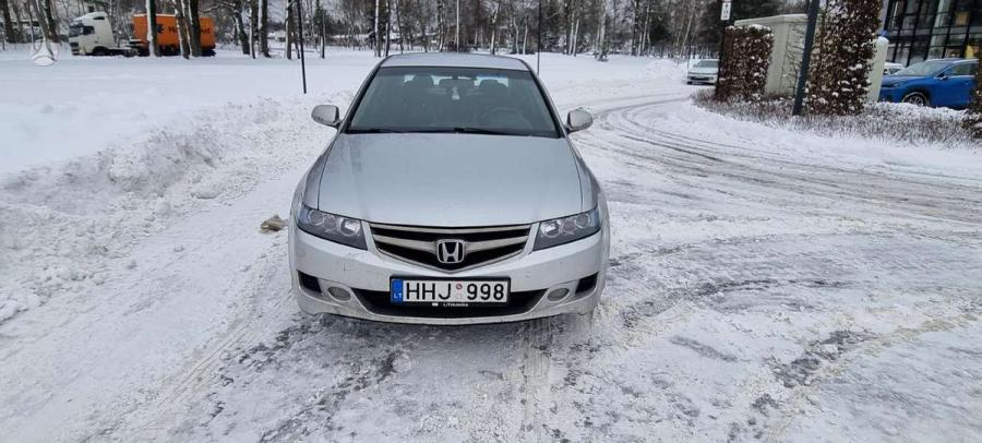 Pelēks Honda Accord 2008 Viļņa, ar dzinēja tilpumu 2.20 L un nobraukumu 341 tūkst. km par 1300 €, foto 2 vietnē AUTOMOTO.COM.LV