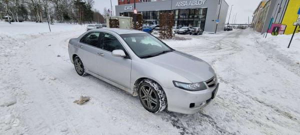 Grey Honda Accord 2008 in Vilnius, with an engine capacity of 2.20 L and mileage of 341 thousand km for 1300 €, photo 4 on AUTOMOTO.COM.LV