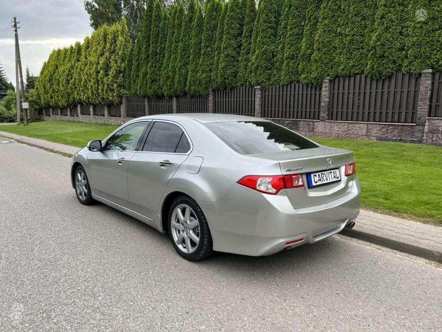 Grey Honda Accord 2008 in Vilnius, with an engine capacity of 2.00 L and mileage of 300 thousand km for 2999 €, photo 3 on AUTOMOTO.COM.LV