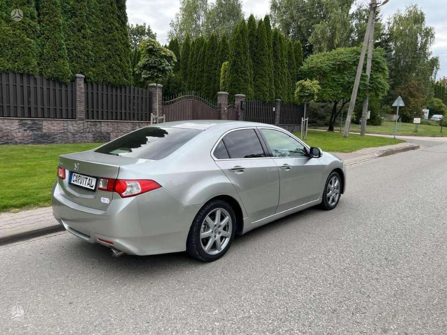 Grey Honda Accord 2008 in Vilnius, with an engine capacity of 2.00 L and mileage of 300 thousand km for 2999 €, photo 10 on AUTOMOTO.COM.LV