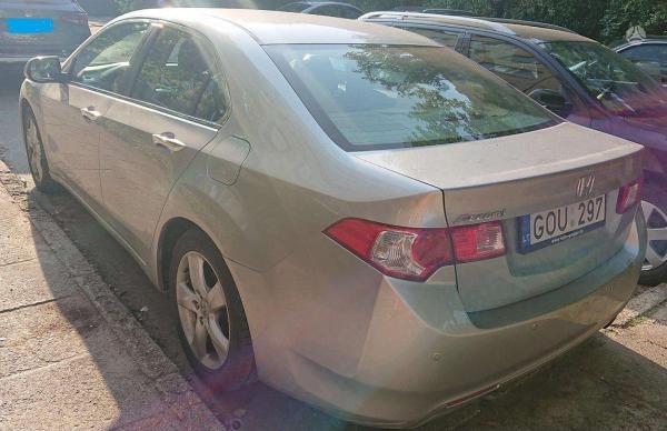 Pelēks Honda Accord 2008 Viļņa, ar dzinēja tilpumu 2.00 L un nobraukumu 154 tūkst. km par 5900 €, foto 3 vietnē AUTOMOTO.COM.LV