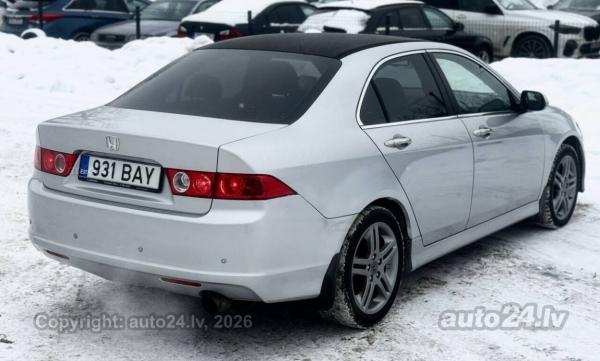 Grey Honda Accord 2008 in Tallinn, with an engine capacity of 2.00 L and mileage of 224 thousand km for 1899 €, photo 5 on AUTOMOTO.COM.LV