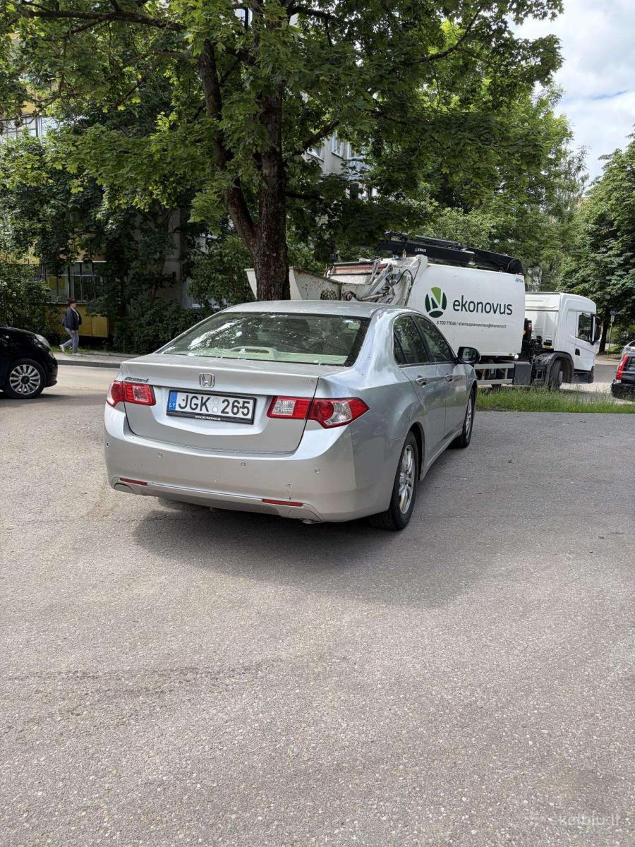 Pelēks Honda Accord 2008 Viļņa, ar dzinēja tilpumu 2.20 L un nobraukumu 300 tūkst. km par 2000 €, foto 5 vietnē AUTOMOTO.COM.LV