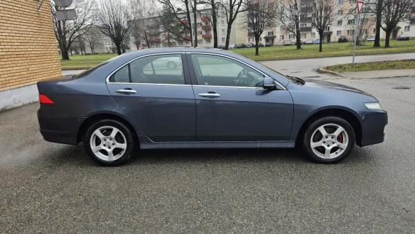 Pelēks Honda Accord 2008 Rīga, ar dzinēja tilpumu 2.20 L un nobraukumu 214 tūkst. km par 2950 €, foto 4 vietnē AUTOMOTO.COM.LV