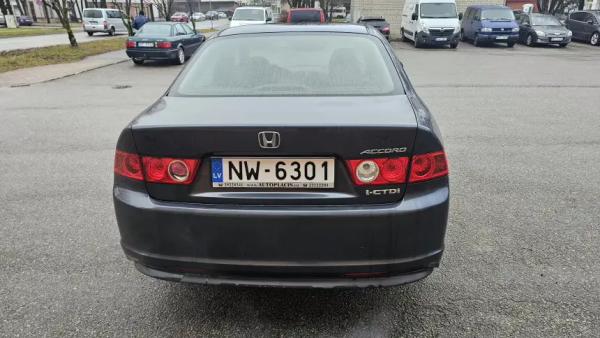 Pelēks Honda Accord 2008 Rīga, ar dzinēja tilpumu 2.20 L un nobraukumu 214 tūkst. km par 2950 €, foto 6 vietnē AUTOMOTO.COM.LV