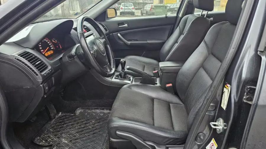 Grey Honda Accord 2008 in Riga, with an engine capacity of 2.20 L and mileage of 214 thousand km for 2950 €, photo 10 on AUTOMOTO.COM.LV