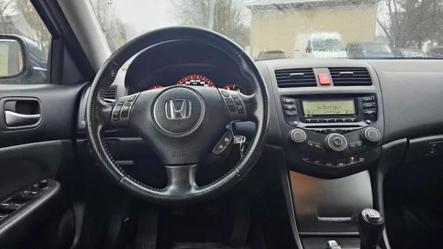 Grey Honda Accord 2008 in Riga, with an engine capacity of 2.20 L and mileage of 214 thousand km for 2950 €, photo 13 on AUTOMOTO.COM.LV