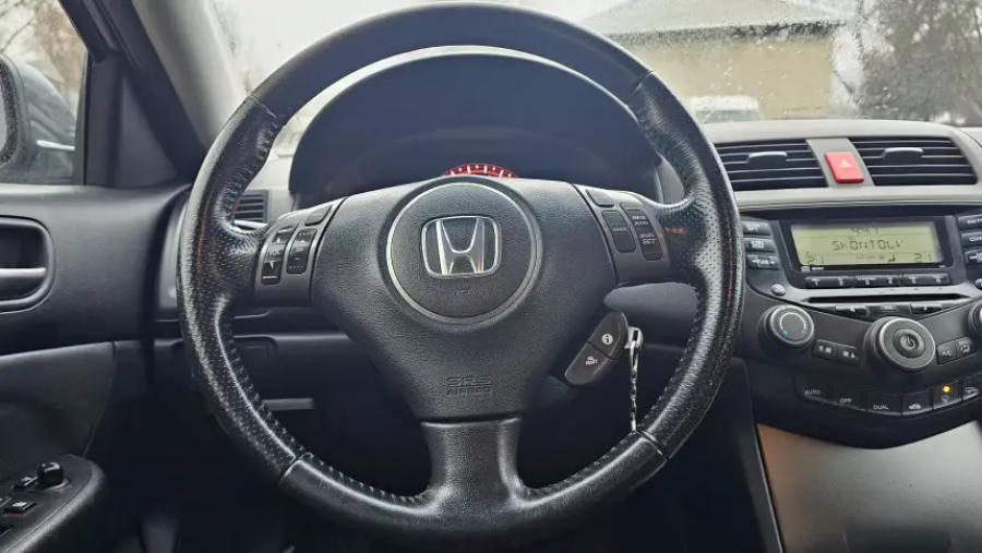 Grey Honda Accord 2008 in Riga, with an engine capacity of 2.20 L and mileage of 214 thousand km for 2950 €, photo 14 on AUTOMOTO.COM.LV