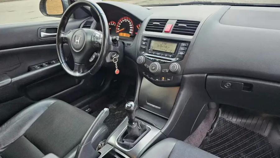 Grey Honda Accord 2008 in Riga, with an engine capacity of 2.20 L and mileage of 214 thousand km for 2950 €, photo 19 on AUTOMOTO.COM.LV