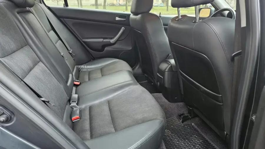 Grey Honda Accord 2008 in Riga, with an engine capacity of 2.20 L and mileage of 214 thousand km for 2950 €, photo 20 on AUTOMOTO.COM.LV