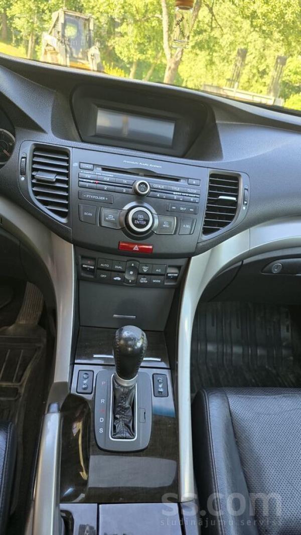 Grey Honda Accord 2008 in Balvi, with an engine capacity of 2.40 L and mileage of 325 thousand km for 3570 €, photo 5 on AUTOMOTO.COM.LV