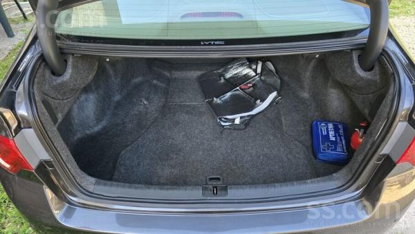 Grey Honda Accord 2008 in Balvi, with an engine capacity of 2.40 L and mileage of 325 thousand km for 3570 €, photo 9 on AUTOMOTO.COM.LV