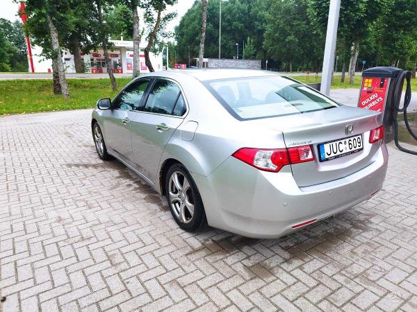 Pelēks Honda Accord 2008 Viļņa, ar dzinēja tilpumu 2.20 L un nobraukumu 264 tūkst. km par 3500 €, foto 3 vietnē AUTOMOTO.COM.LV