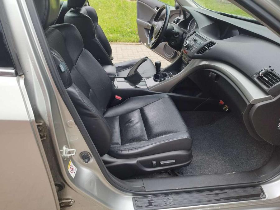 Grey Honda Accord 2008 in Vilnius, with an engine capacity of 2.20 L and mileage of 264 thousand km for 3500 €, photo 7 on AUTOMOTO.COM.LV