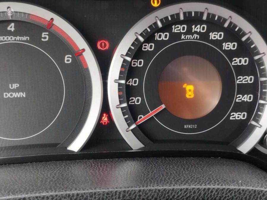 Grey Honda Accord 2008 in Vilnius, with an engine capacity of 2.20 L and mileage of 264 thousand km for 3500 €, photo 28 on AUTOMOTO.COM.LV