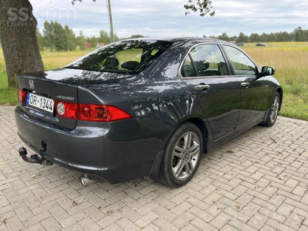 Pelēks Honda Accord 2008 Valmiera, ar dzinēja tilpumu 2.00 L un nobraukumu 319 tūkst. km par 2850 €, foto 3 vietnē AUTOMOTO.COM.LV