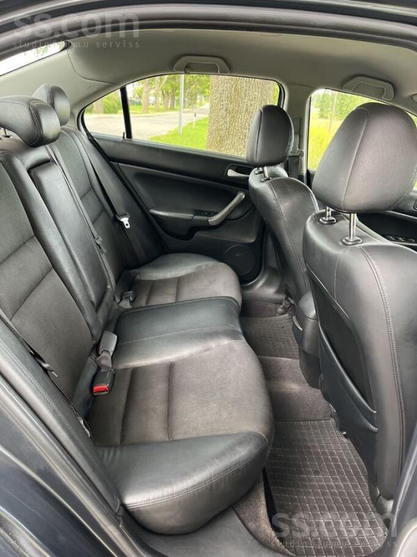 Pelēks Honda Accord 2008 Valmiera, ar dzinēja tilpumu 2.00 L un nobraukumu 319 tūkst. km par 2850 €, foto 9 vietnē AUTOMOTO.COM.LV