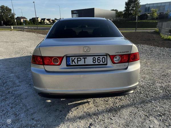 Grey Honda Accord 2008 in Kaunas, with an engine capacity of 2.20 L and mileage of 349 thousand km for 2400 €, photo 5 on AUTOMOTO.COM.LV