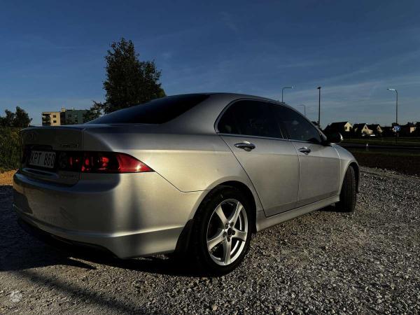Grey Honda Accord 2008 in Kaunas, with an engine capacity of 2.20 L and mileage of 349 thousand km for 2400 €, photo 6 on AUTOMOTO.COM.LV