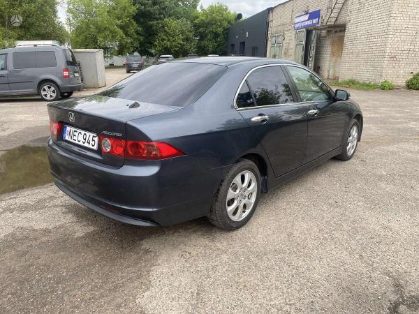 Grey Honda Accord 2008 in Vilnius, with an engine capacity of 2.20 L and mileage of 400 thousand km for 1500 €, photo 1 on AUTOMOTO.COM.LV