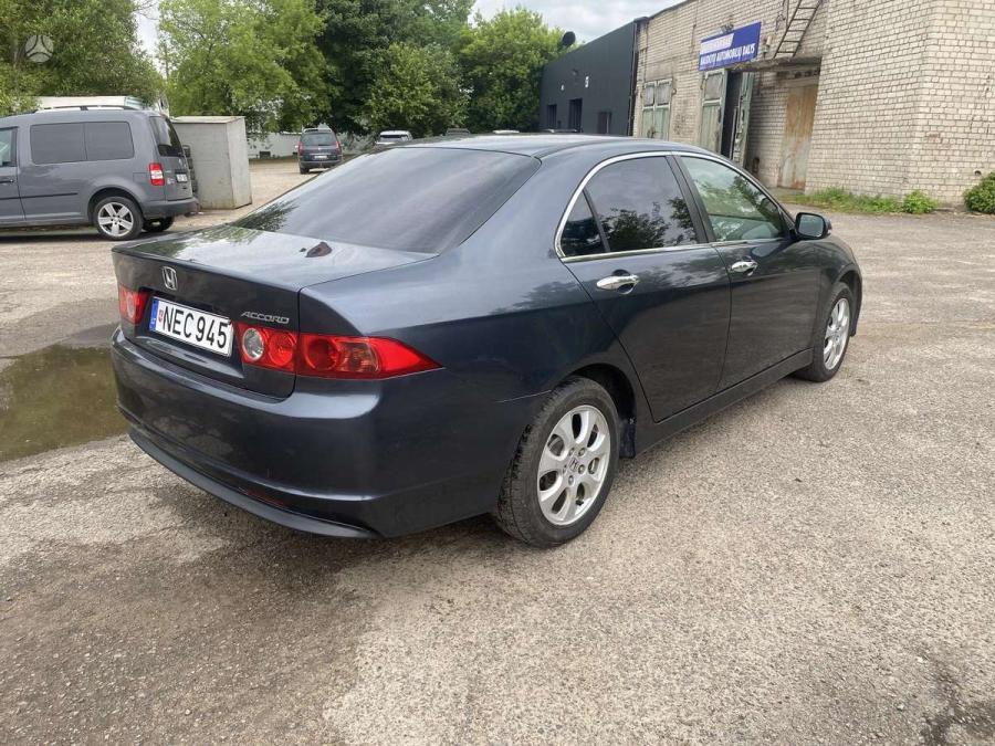 Pelēks Honda Accord 2008 Viļņa, ar dzinēja tilpumu 2.20 L un nobraukumu 400 tūkst. km par 1500 €, foto 1 vietnē AUTOMOTO.COM.LV