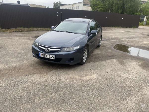 Grey Honda Accord 2008 in Vilnius, with an engine capacity of 2.20 L and mileage of 400 thousand km for 1500 €, photo 3 on AUTOMOTO.COM.LV