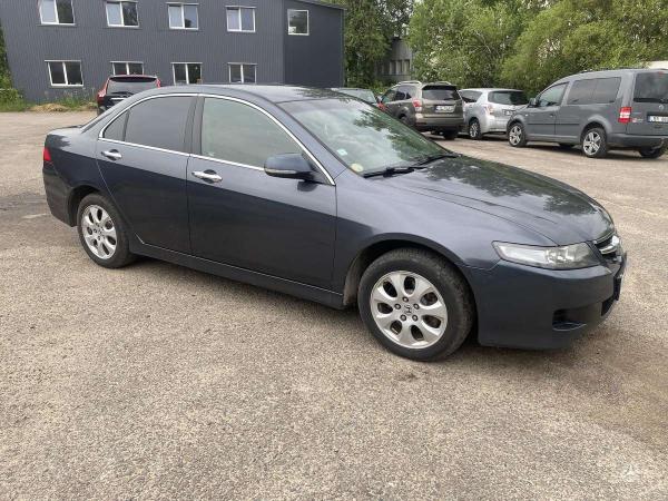 Grey Honda Accord 2008 in Vilnius, with an engine capacity of 2.20 L and mileage of 400 thousand km for 1500 €, photo 4 on AUTOMOTO.COM.LV