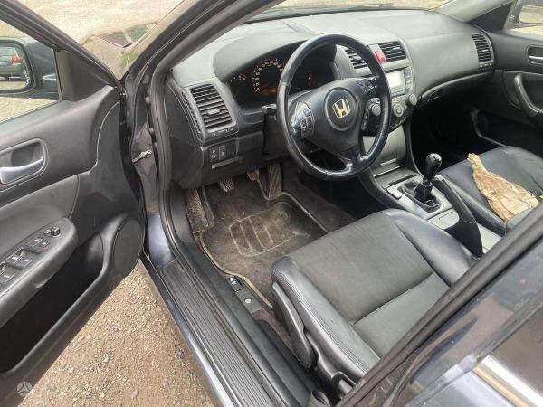Grey Honda Accord 2008 in Vilnius, with an engine capacity of 2.20 L and mileage of 400 thousand km for 1500 €, photo 5 on AUTOMOTO.COM.LV
