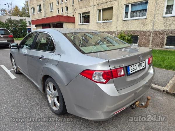 Grey Honda Accord 2008 in Tallinn, with an engine capacity of 2.20 L and mileage of 328 thousand km for 1490 €, photo 5 on AUTOMOTO.COM.LV