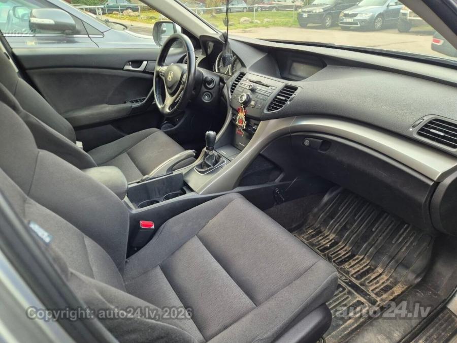Grey Honda Accord 2008 in Tallinn, with an engine capacity of 2.20 L and mileage of 328 thousand km for 1490 €, photo 6 on AUTOMOTO.COM.LV