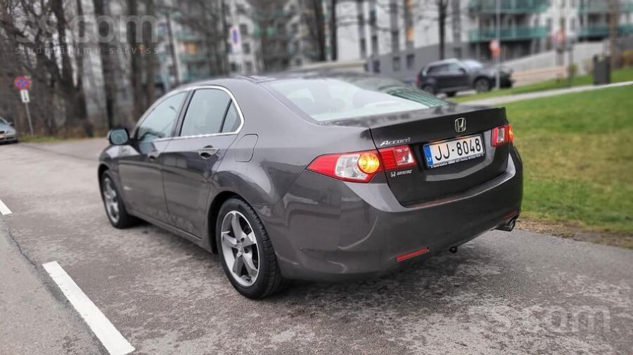 Pelēks Honda Accord 2009 Rīga, ar dzinēja tilpumu 2.00 L un nobraukumu 178 tūkst. km par 3400 €, foto 12 vietnē AUTOMOTO.COM.LV