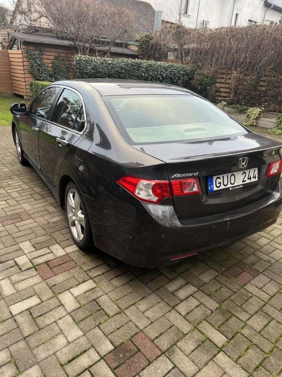 Grey Honda Accord 2009 in Kaunas, with an engine capacity of 2.20 L and mileage of 213 thousand km for 1600 €, photo 6 on AUTOMOTO.COM.LV