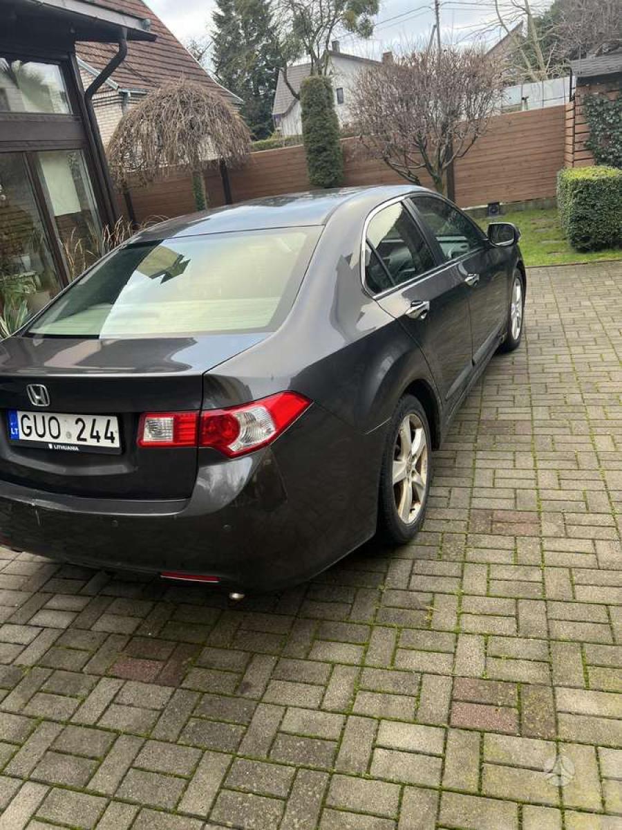 Grey Honda Accord 2009 in Kaunas, with an engine capacity of 2.20 L and mileage of 213 thousand km for 1600 €, photo 10 on AUTOMOTO.COM.LV