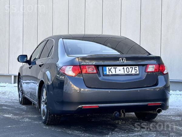 Pelēks Honda Accord 2009 Rīga, ar dzinēja tilpumu 2.00 L un nobraukumu 184 tūkst. km par 3650 €, foto 3 vietnē AUTOMOTO.COM.LV
