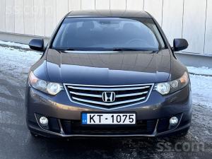 Grey Honda Accord 2009 in Riga, with an engine capacity of 2.00 L and mileage of 184 thousand km for 3650 €, photo 9 on AUTOMOTO.COM.LV