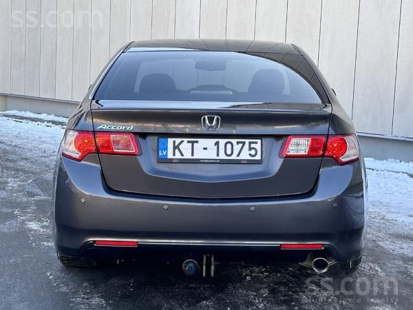 Pelēks Honda Accord 2009 Rīga, ar dzinēja tilpumu 2.00 L un nobraukumu 184 tūkst. km par 3650 €, foto 10 vietnē AUTOMOTO.COM.LV