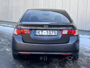 Grey Honda Accord 2009 in Riga, with an engine capacity of 2.00 L and mileage of 184 thousand km for 3650 €, photo 10 on AUTOMOTO.COM.LV