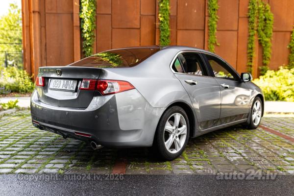 Pelēks Honda Accord 2009 Tallina, ar dzinēja tilpumu 2.00 L un nobraukumu 163 tūkst. km par 5990 €, foto 4 vietnē AUTOMOTO.COM.LV